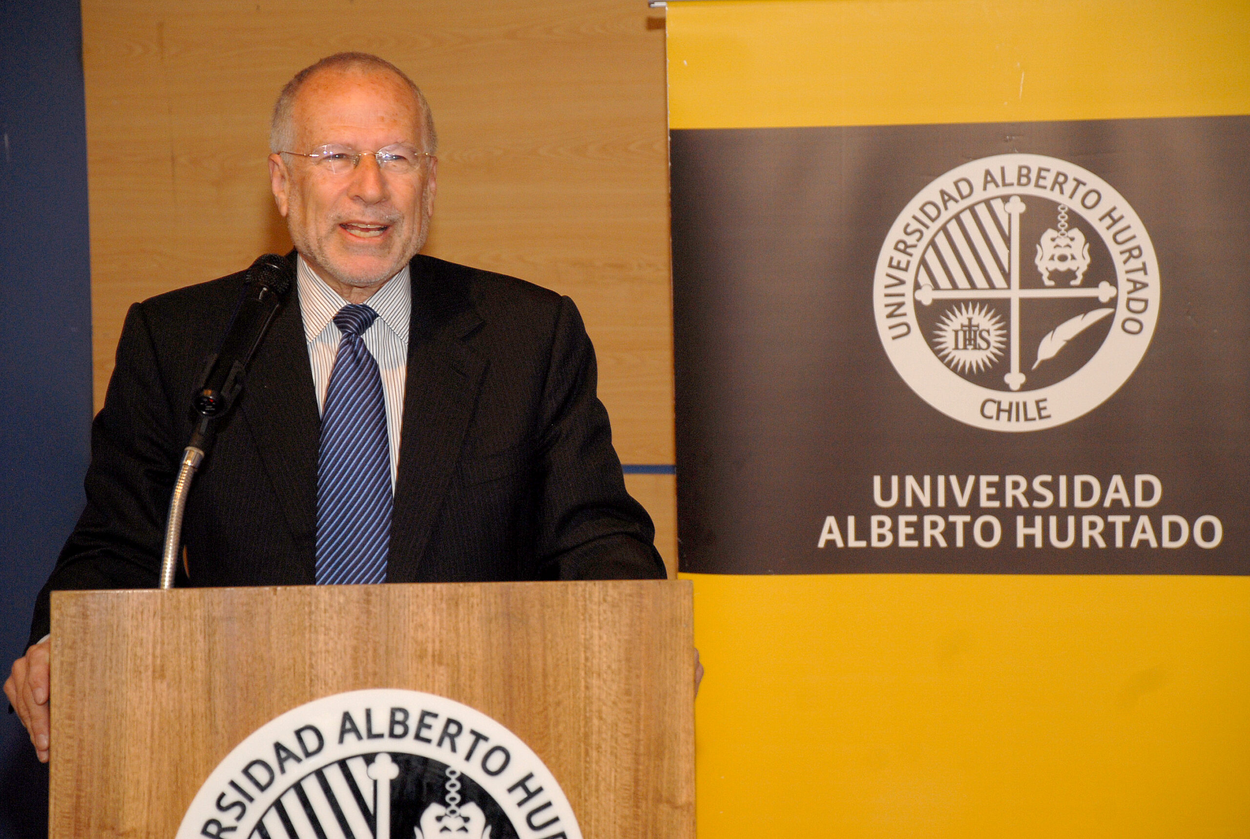 Imágenes de la visita del profesor Frederick Schauer a nuestra Facultad ...